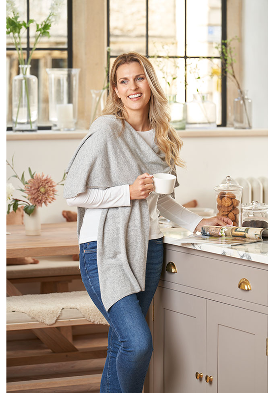 WOOL CASHMERE WRAP - Women's Knitwear & Cardigans, Jumpers, Pullovers ...